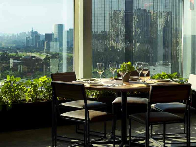 Trio Restaurante: Sabores Exclusivos e Vista Deslumbrante